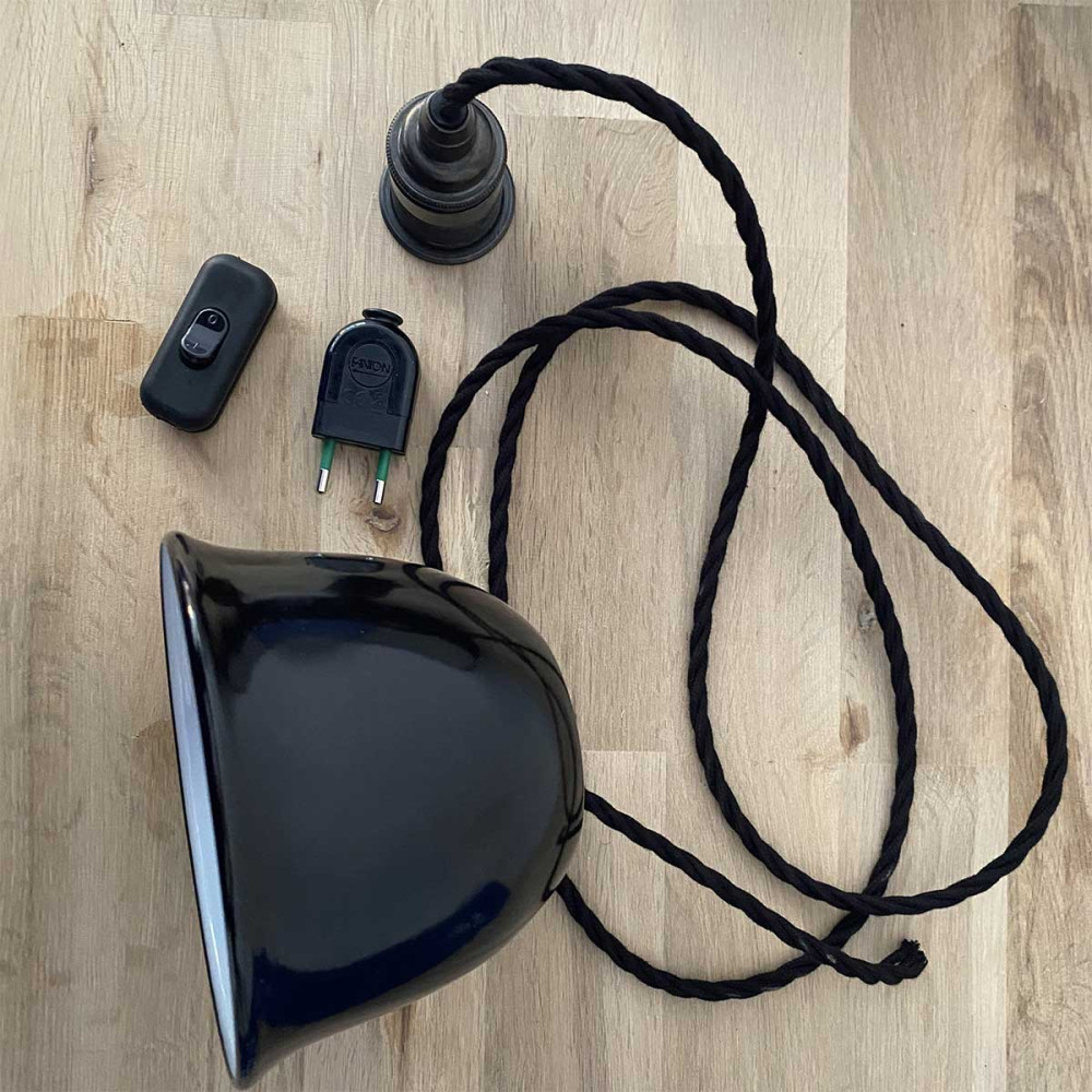 Baladeuse avec abat-jour en émail noir