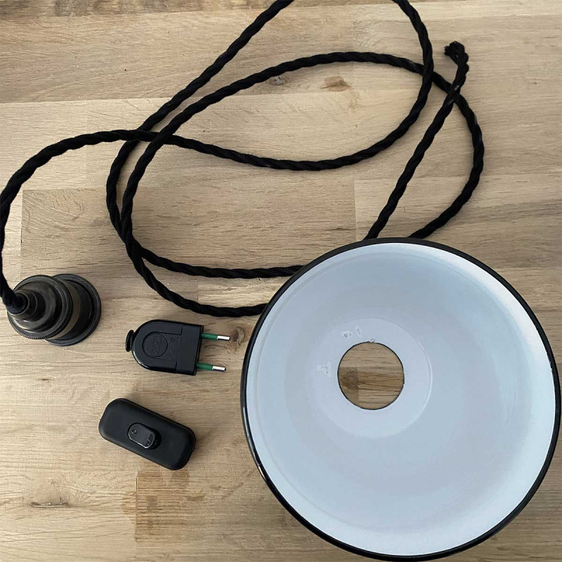 Baladeuse avec abat-jour en émail noir