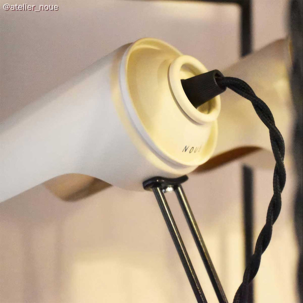 Serre-câble pour fil électrique de lampe